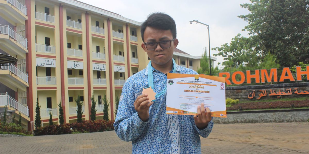SMP Ar Rohmah Tahfizh Malang berhasil mengukir prestasi dalam ...