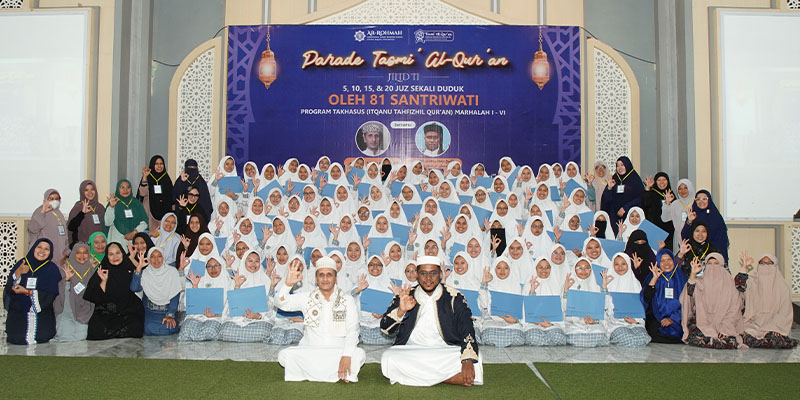 BERTAJUK PARADE TASMI', 81 SANTRI AR-ROHMAH PUTRI BUKTIKAN KEKUATAN ...